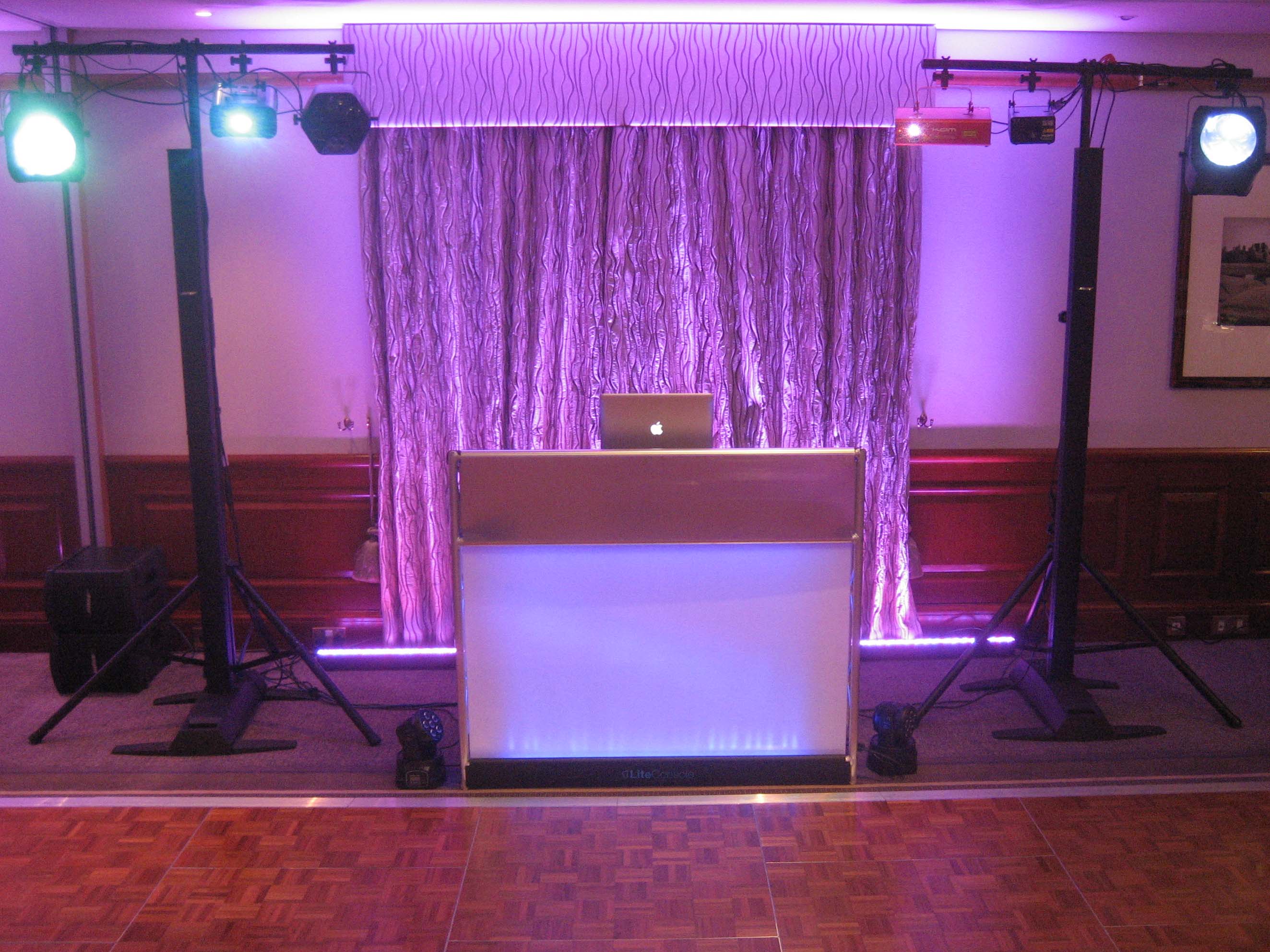 Enhanced-with-booth copy 2 – Graeme Barrie Wedding Entertainment