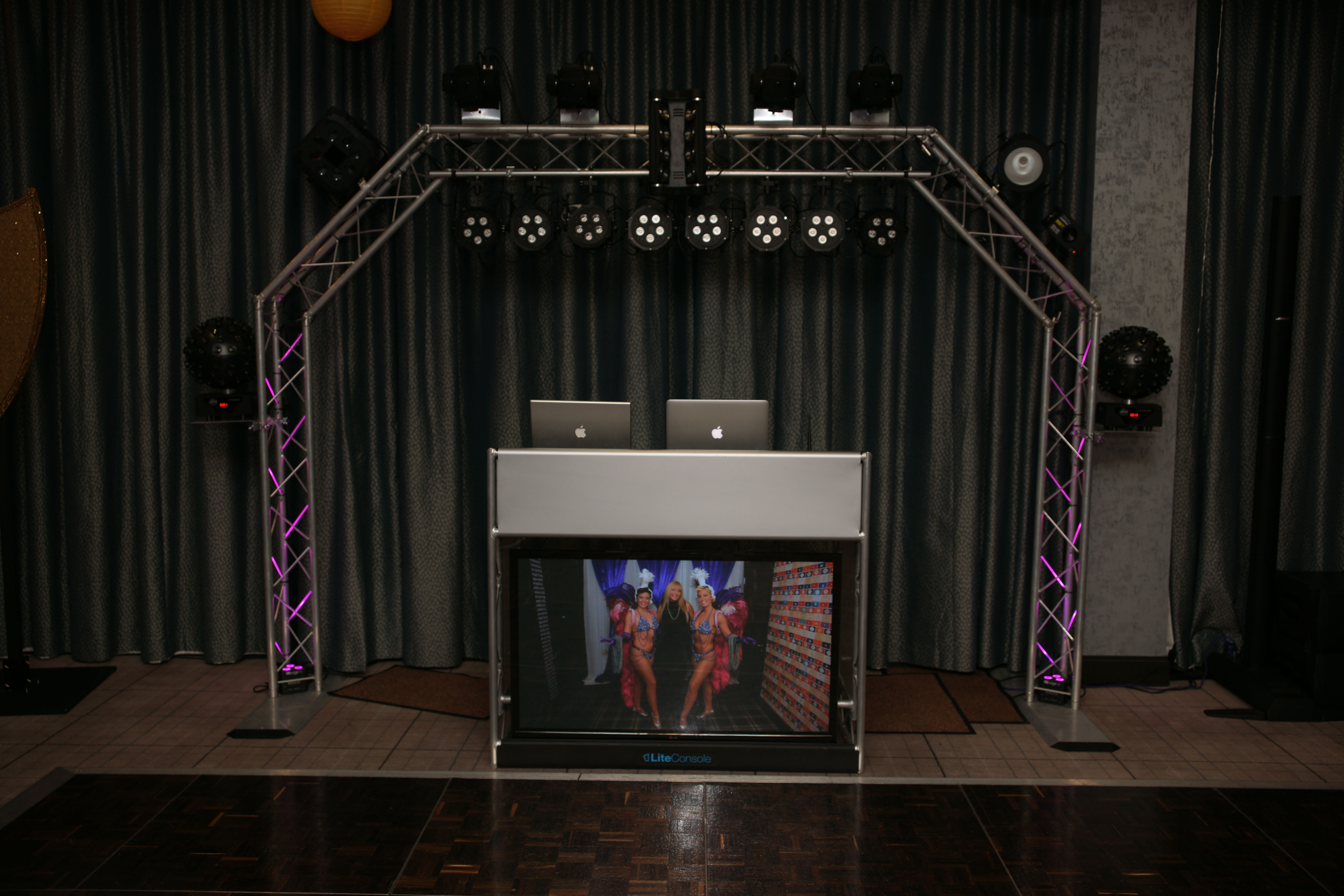 SONY DSC – Graeme Barrie Wedding Entertainment